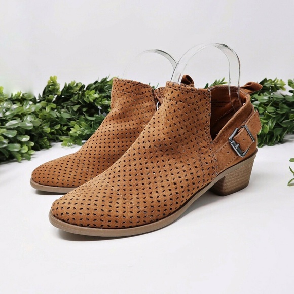 Universal Thread | Shoes | New Universal Thread Camdyn Buckle Booties ...